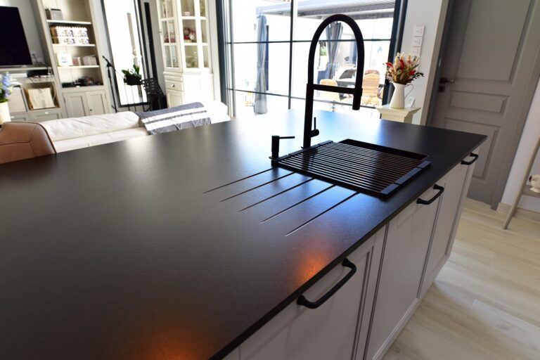 realisation-cuisine-ilot-granit-robinetterie-bradano | Conception ...